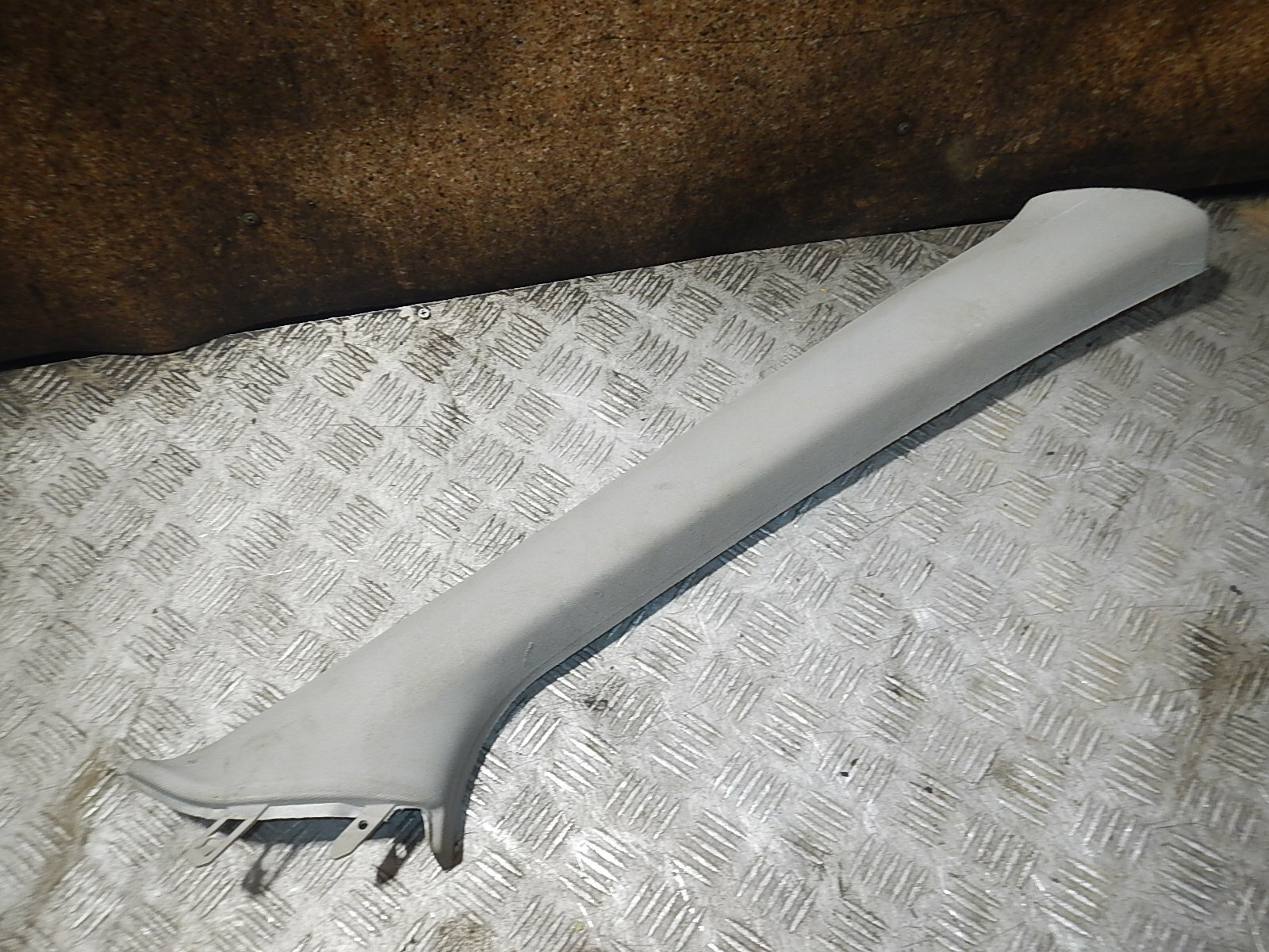 Б/У Обшивка стойки передней правой, Ford (Форд)-MONDEO (07-14) FORD MONDEO (07-14) Царапины. 598769 FORD арт. 1848561