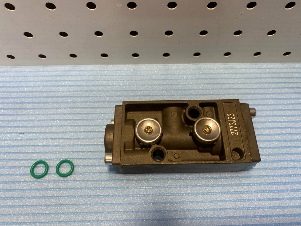 Электромагнитный клапан кпп пневматический ZF КПП 16S 5 2 ходовой DAF MAN RENAULT IVECO (ДАФ МАН рено ивеко)