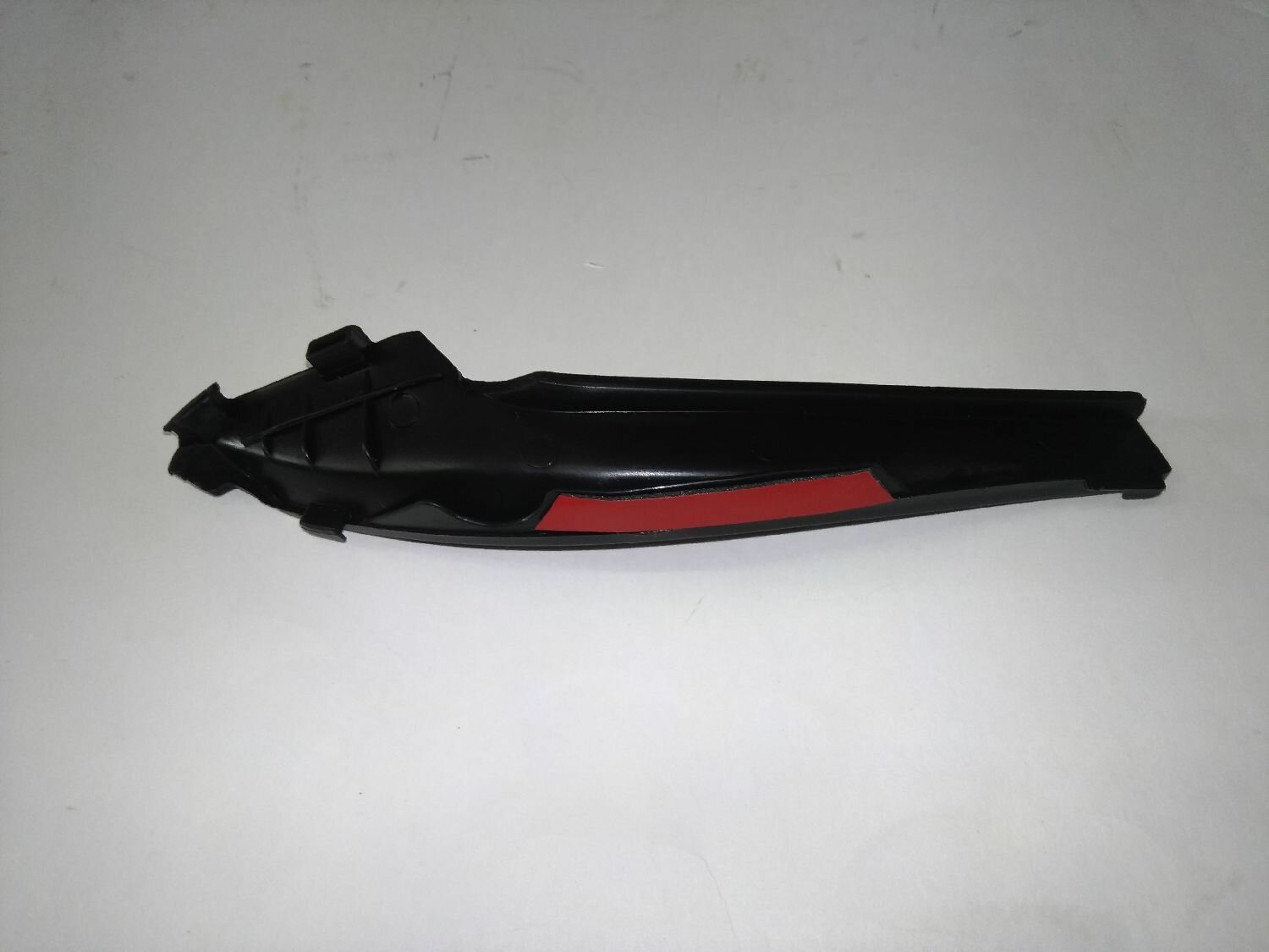 Панель лобового стекла боковая правая Emgrand (1068001617)