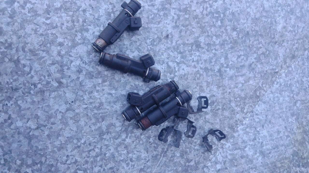 Форсунка топливная Peugeot 307 (2001 - 2005) 01FC03A3212