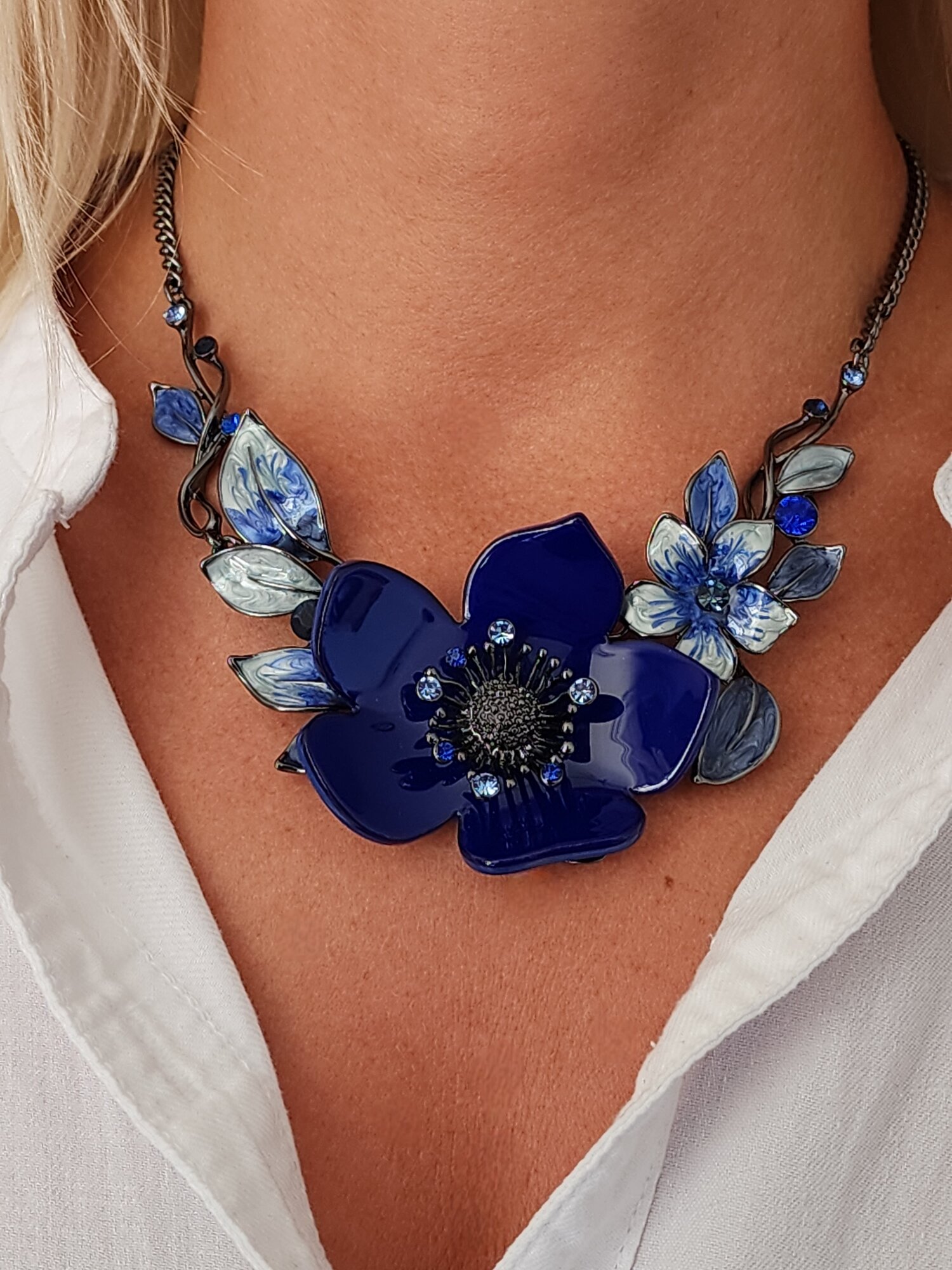 Комплект бижутерии: колье, серьги, стекло, эмаль