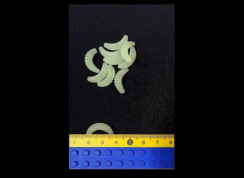 Силиконовая приманка Личинка Опарыша. Цвет 01-светонакопитель (20 шт в пачке)