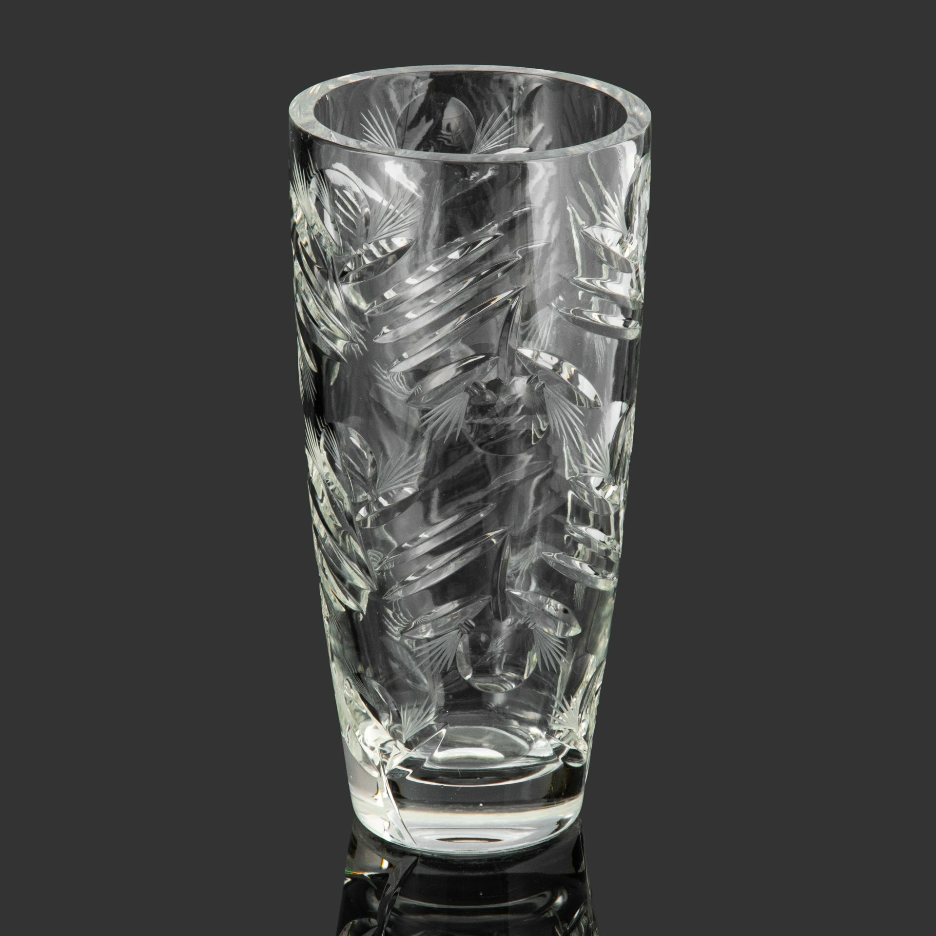 Ваза с растительным декором в виде чертополоха, хрусталь, алмазная грань, СССР