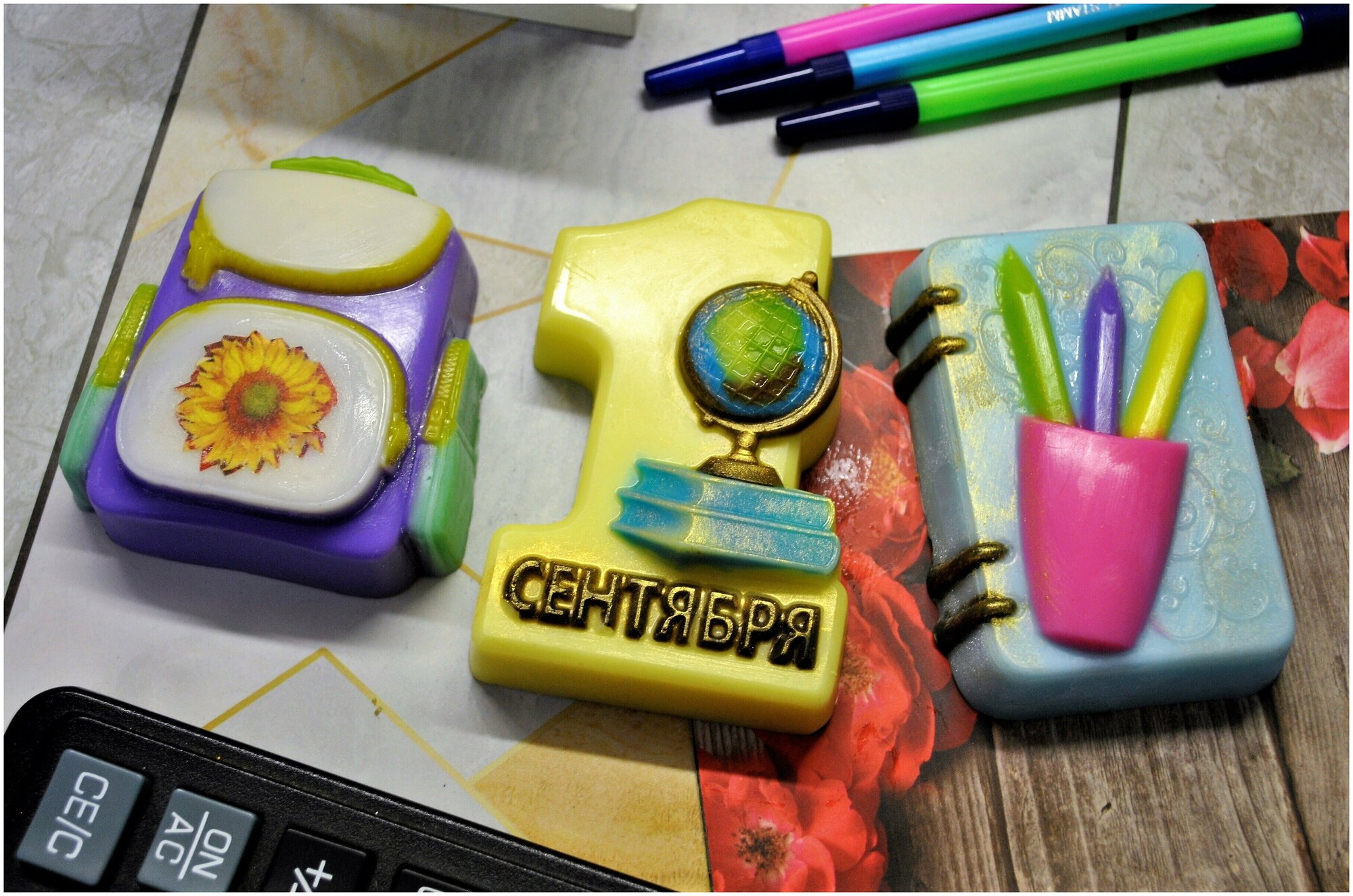 Набор пластиковых форм для мыловарения к школе, к 1 сентября-" Блокнот с карандашами, Рюкзак школьный и 1 сентября-Глобус"- 3 шт.