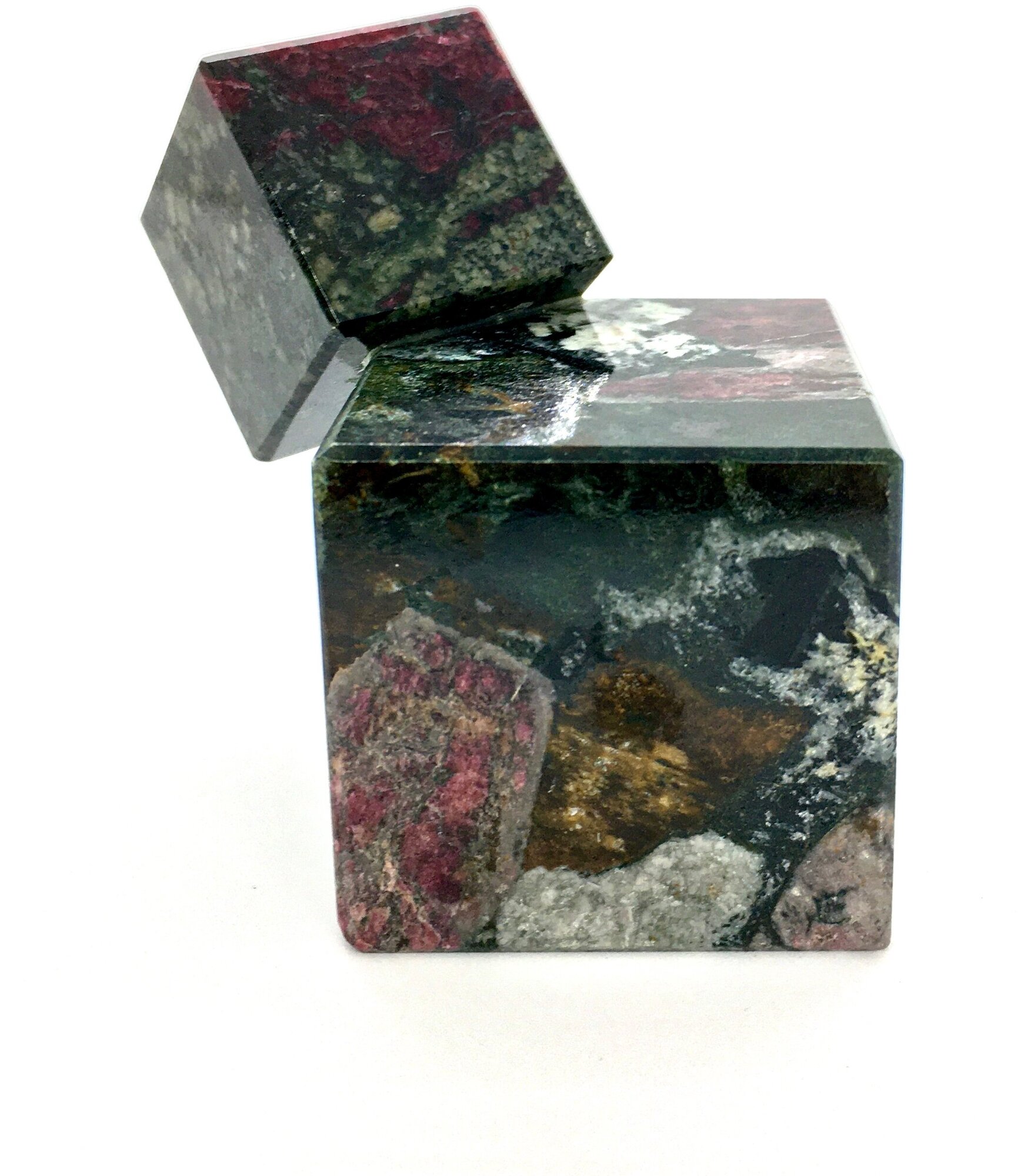 Подарок Сувенир "Кубы" из натурального камня эвдиалит