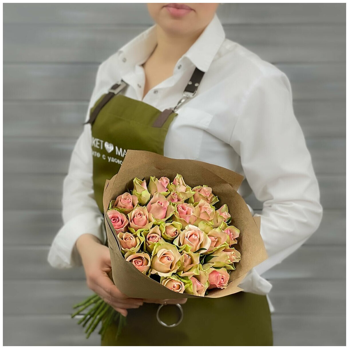 Букет Букет Маркет "27 Кенийских Роз", 27 штук, зелено-розовый, высота 40см