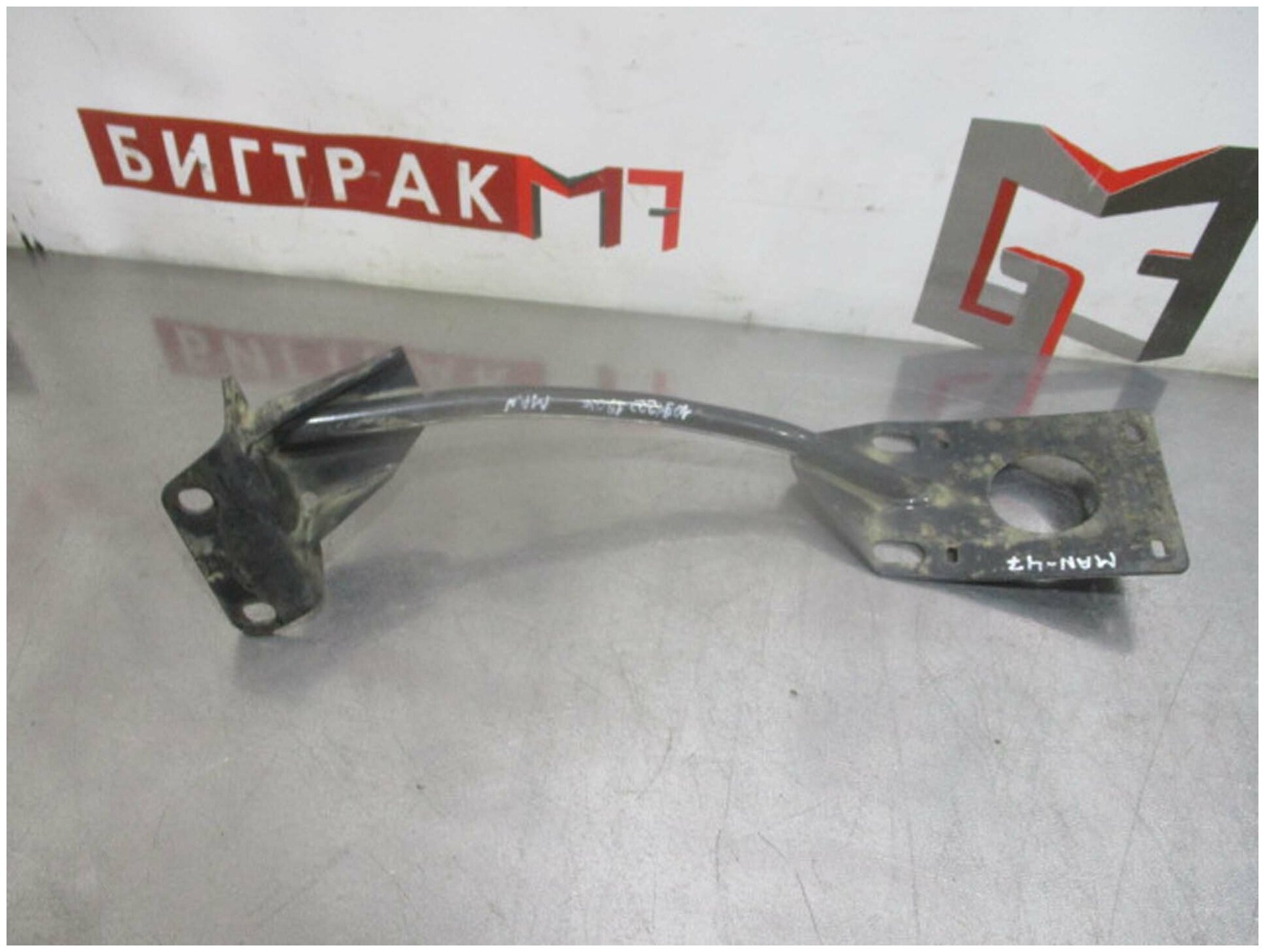 Кронштейн крыла передней оси левый MAN TGA, TGS