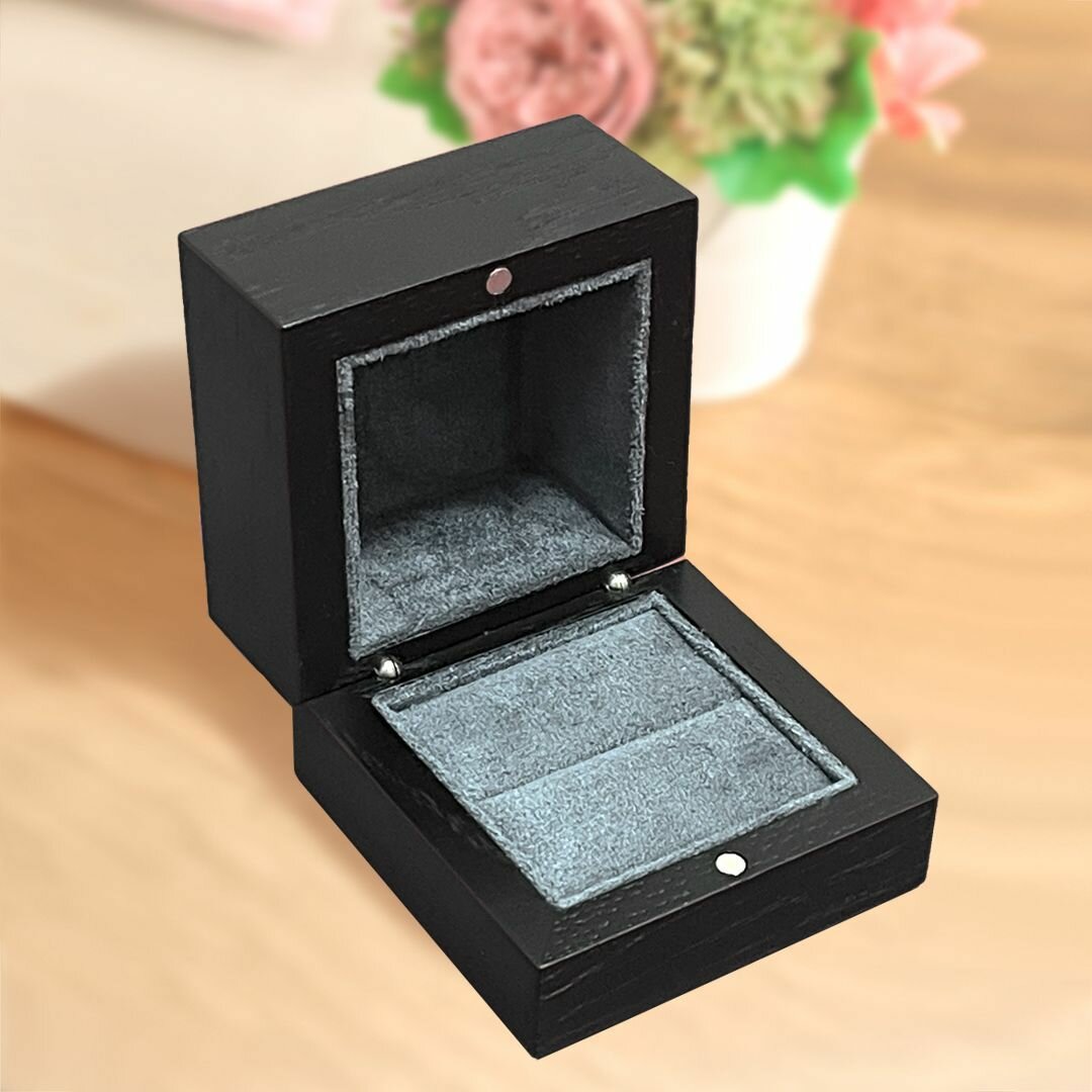Ювелирная упаковка, Контур-Центр, Футляр из дерева для кольца, тонированный дуб, черно-серый, 7,8 х 7,8 см