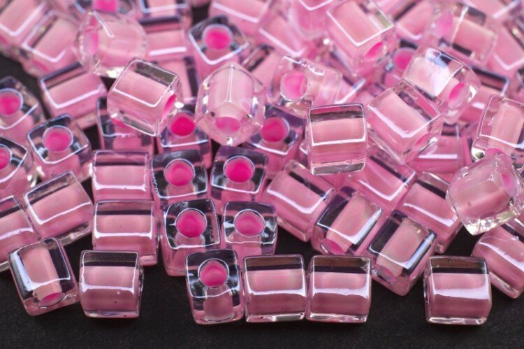 Бисер японский Miyuki Cube кубический 4мм #0207 розовый/хрусталь, окрашенный изнутри, 10 грамм