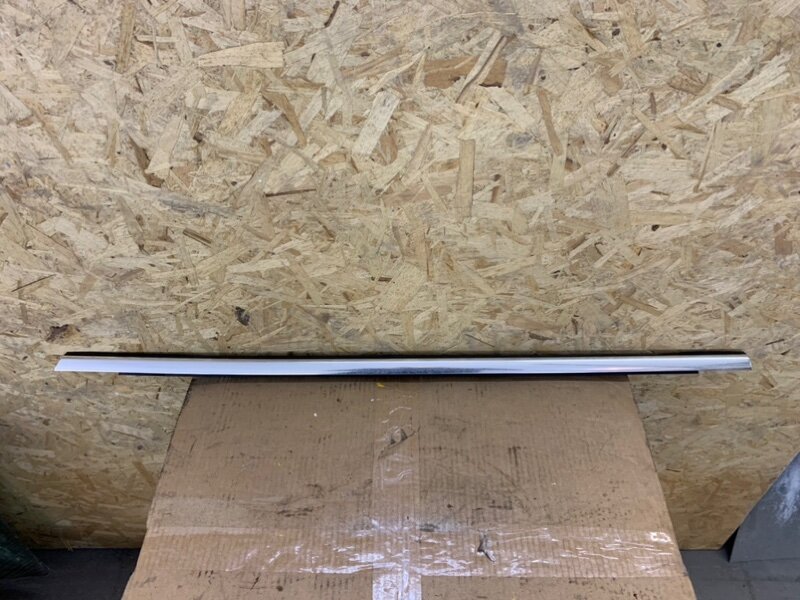 Молдинг стекла задний правый Ford Focus MK3 1.6 1864248