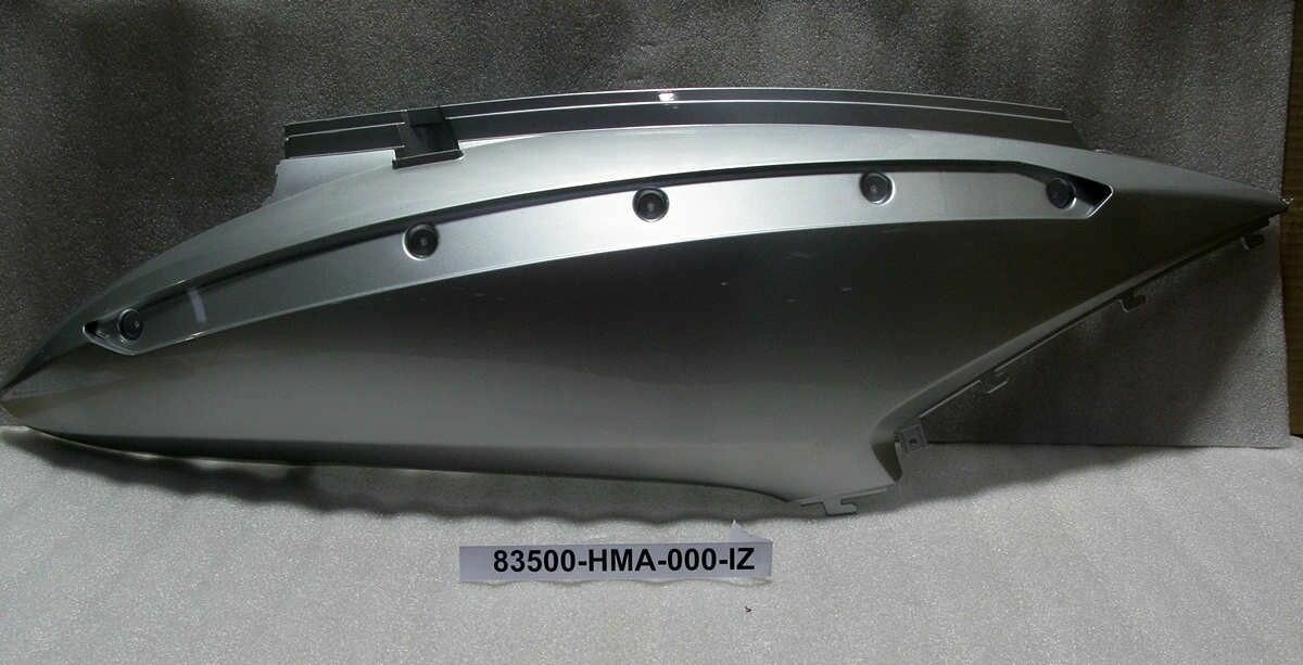Облицовка задняя правая серый (GY-430S-D) SYM GTS 300, арт. 83500-HMA-000-IZ