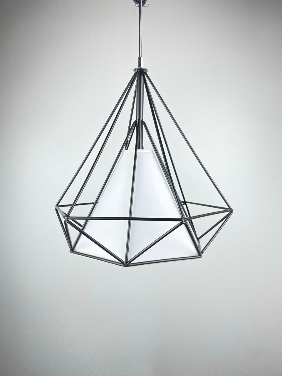 Люстра подвесная потолочная Е27 60Вт The Diamond Chandelier диаметр 38 см черный корпус с белым плафоном Blesslight