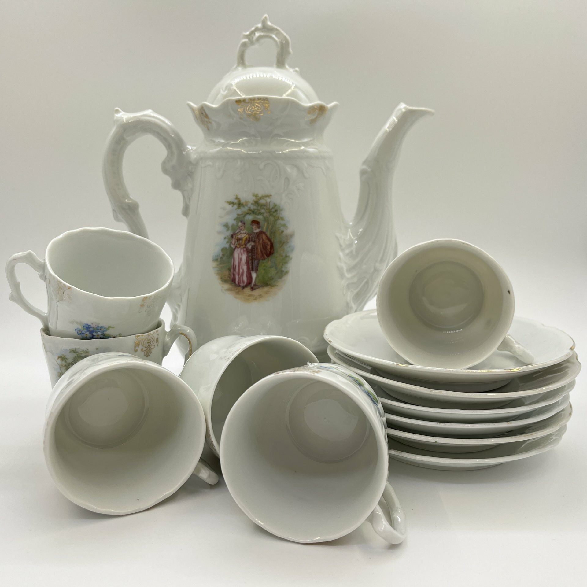 Сервиз кофейный "Галантная сцена" с цветочным декором на 6 персон (13 предметов)