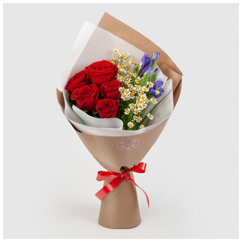 Букет Союзцветторг "Мэри Поппинс", ирисы, розы, ромашки, 7 цветов