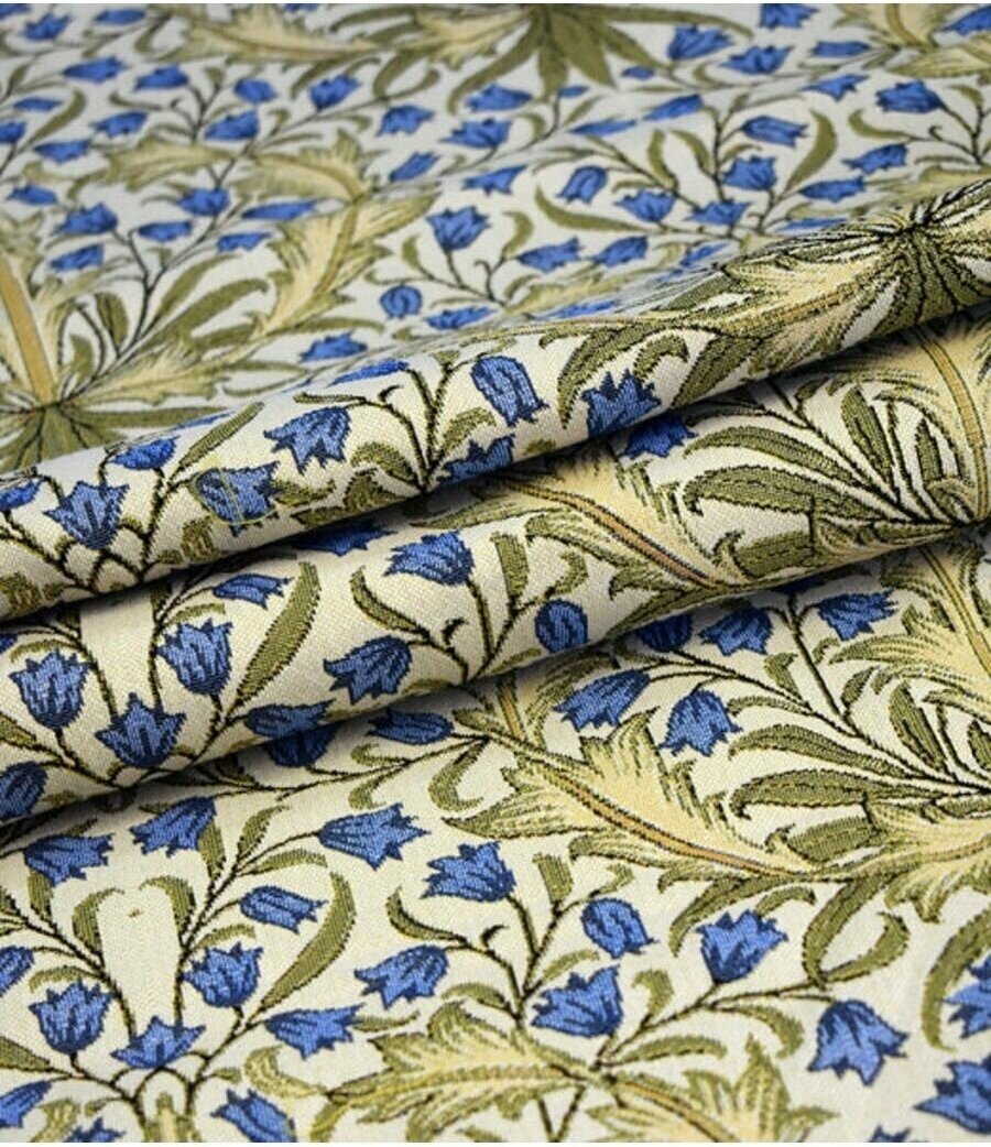 Гобеленовая ткань в стиле художника У. Морриса. 1 метр. На отрез. Ширина 170 см.