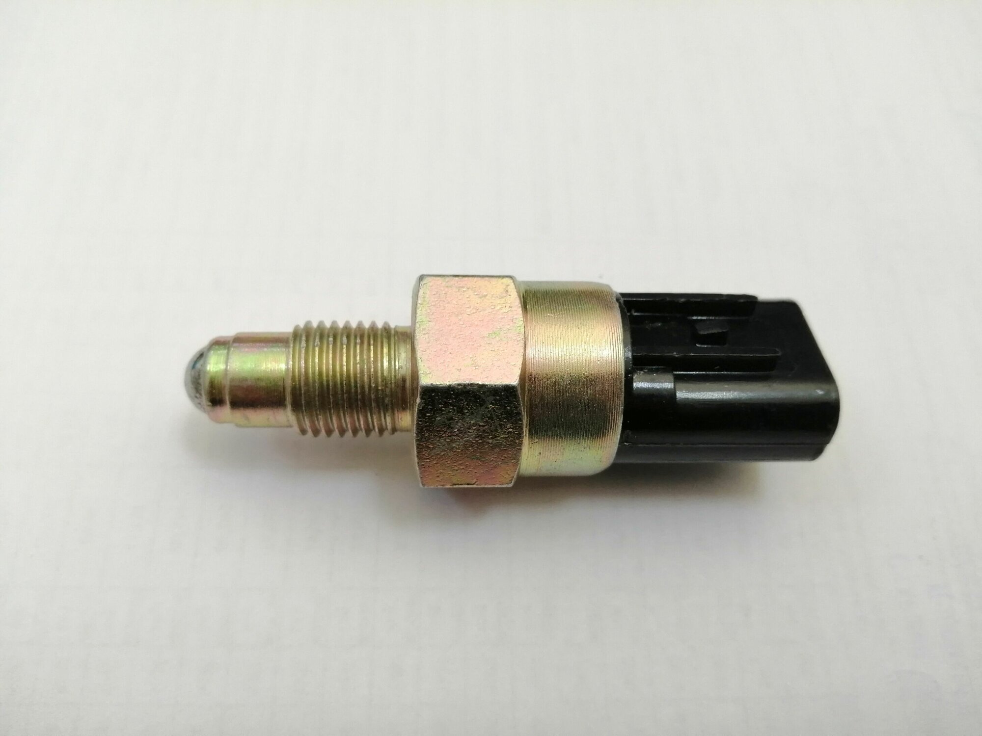 Датчик заднего хода Geely Emgrand X7 [2.0 16V 6AT внедорожник] 3016007573