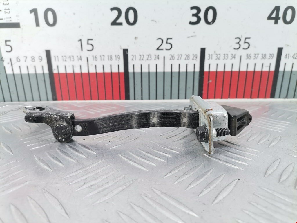 Ограничитель открывания двери передней Mazda 3 BL BBM458270C арт. 2110562