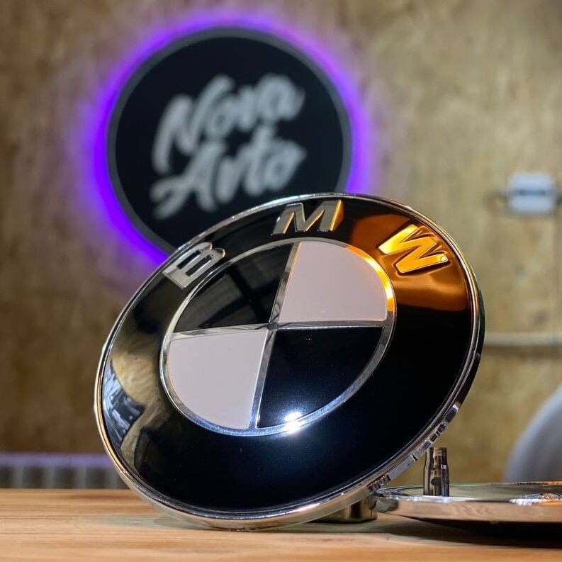 Эмблема значок шильдик логотип БМВ BMW 82мм белый, чёрный 5114-8132375