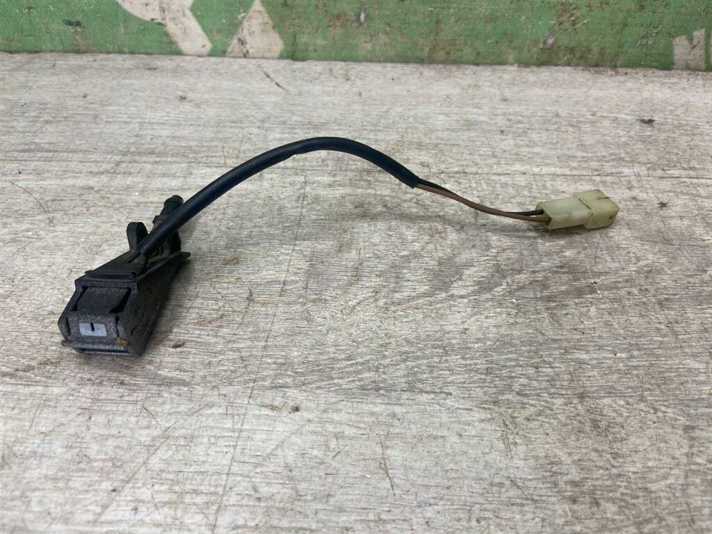 Форсунка омывателя лобового стекла VW Golf 4 Bora 97-05