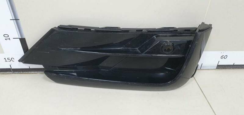 Решетка в бампер правая Volkswagen Tiguan 2017 кат.номер: 5NA853666D041 5NA853666D