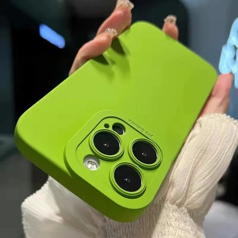 Зеленый силиконовый чехол для iPhone 17 Pro Max