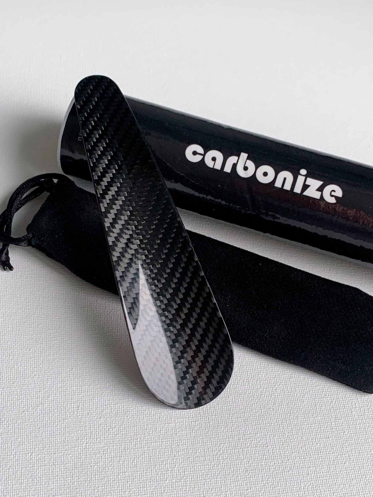 Ложка/рожок для обуви "Carbonize", карбон, длина 16см, в замшевом чехле