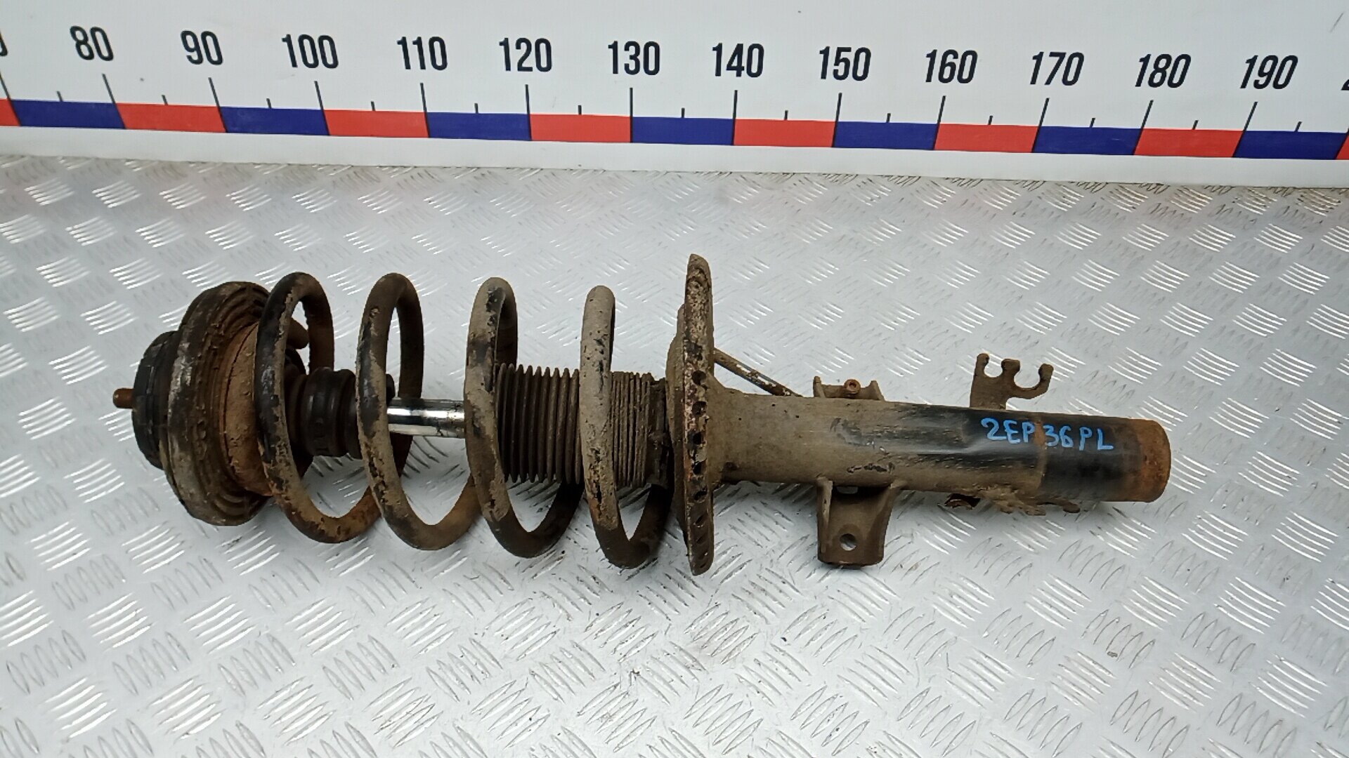 Стойка передняя левая VOLKSWAGEN TRANSPORTER T5