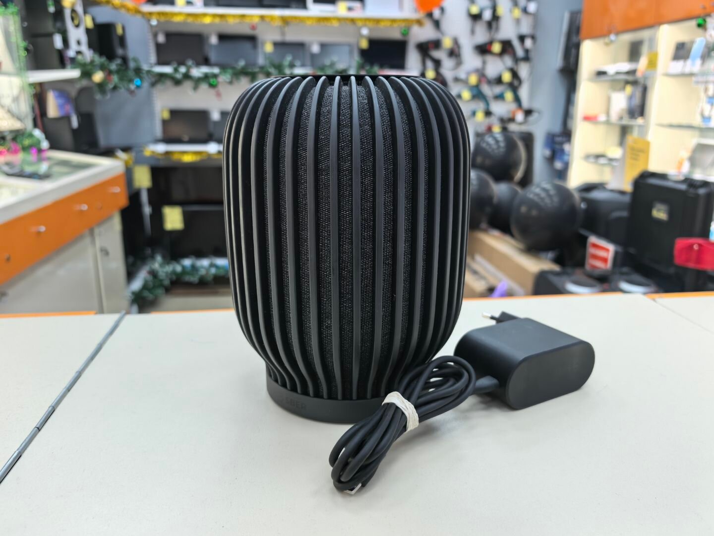 Умная колонка Sber SberBoom 40 Вт с семейством ассистентов Салют, серый, Б/У, уценка