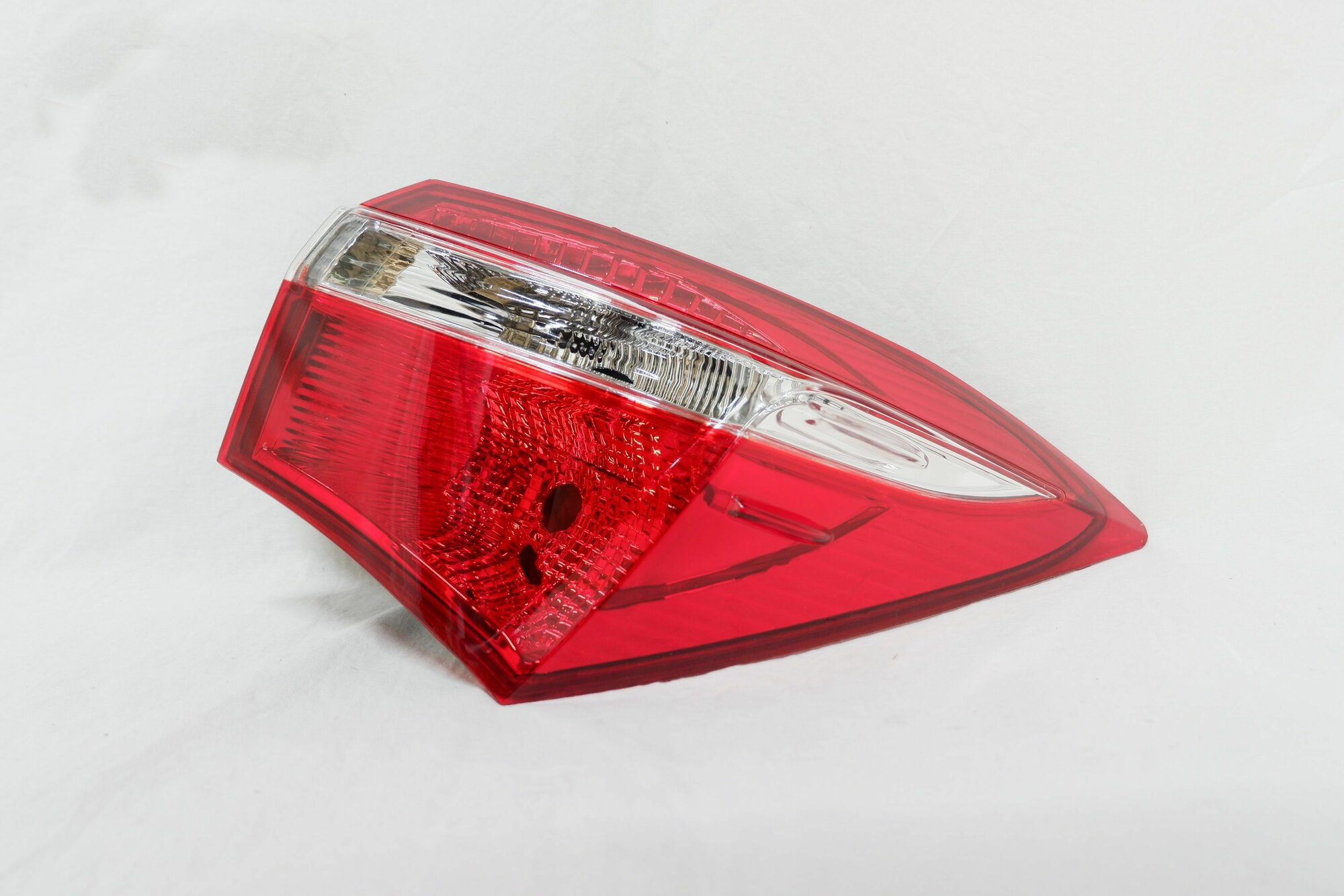 Фонарь правый внешний Toyota Corolla 11 E180 год с 2013 по 2016, Тойота Королла, 8155102760.(Правая)