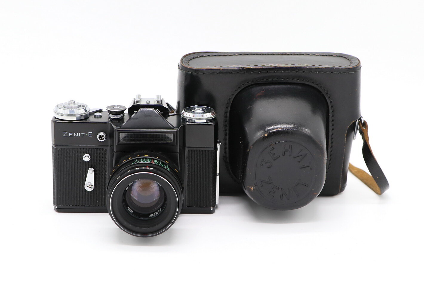 Фотоаппарат зеркальный Зенит-Е черный (СССР, 1975)