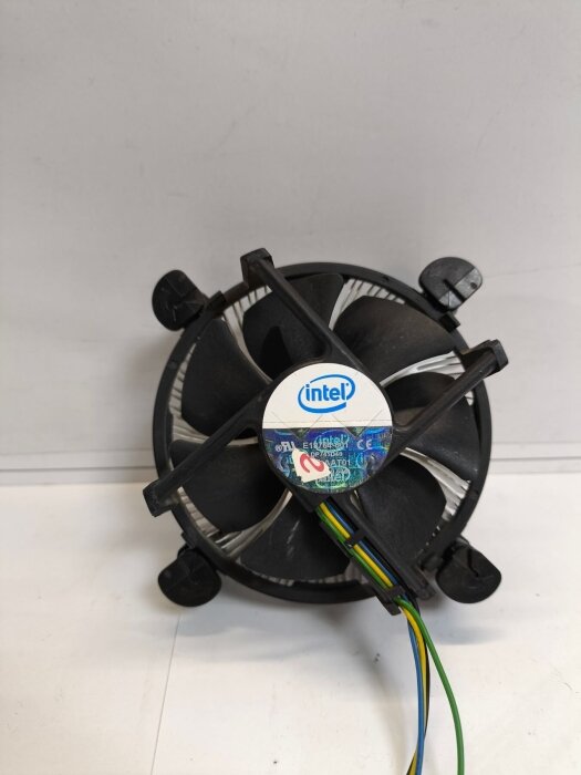 Кулер для процессора Intel E18764-001 Socket 775 4 pin Al клипсы