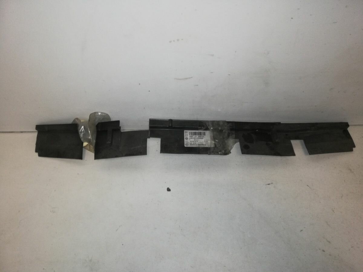 Дефлектор воздуховод радиатора Audi A6 C4 4B 4B0121292E