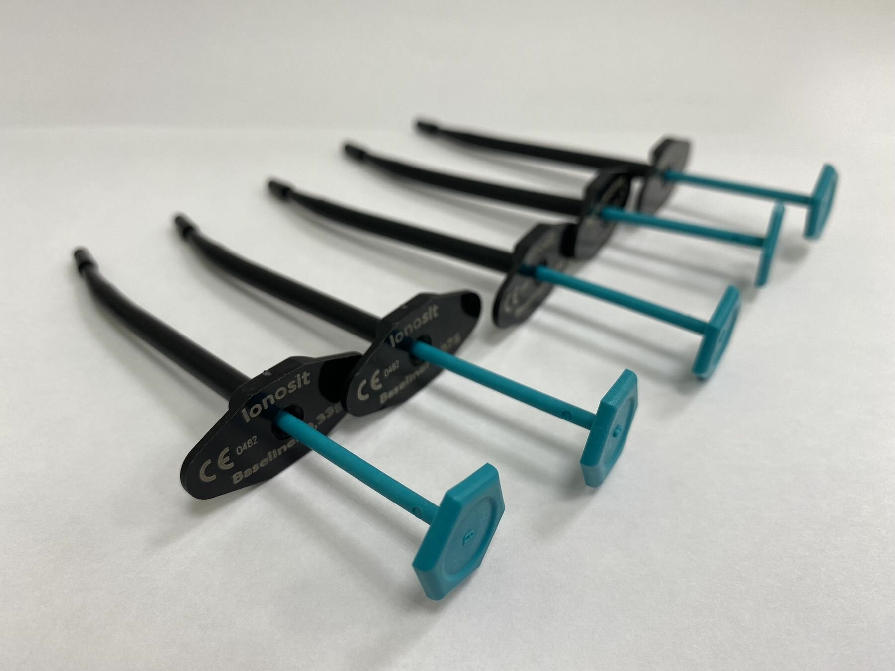 Ionosit тBaseliner / Ионосит Бейзлайнер 5 шприцев по 0,33гр.- светоотверждаемый, рентгеноконтрастный прокладочный стоматологический материал. Германия