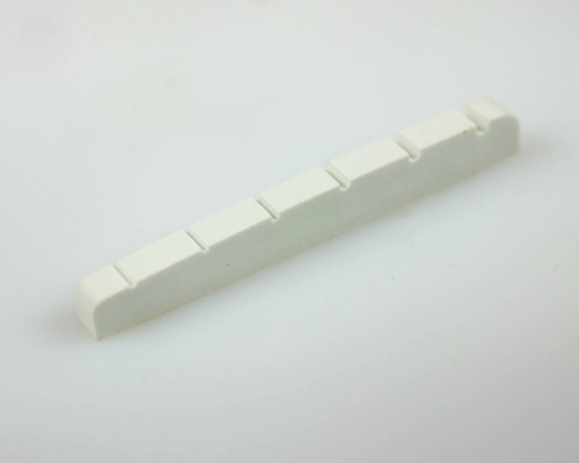 Paxphil NT-039-WH верхний порожек для электрогитары Strat, графит (43х3.5х5mm)