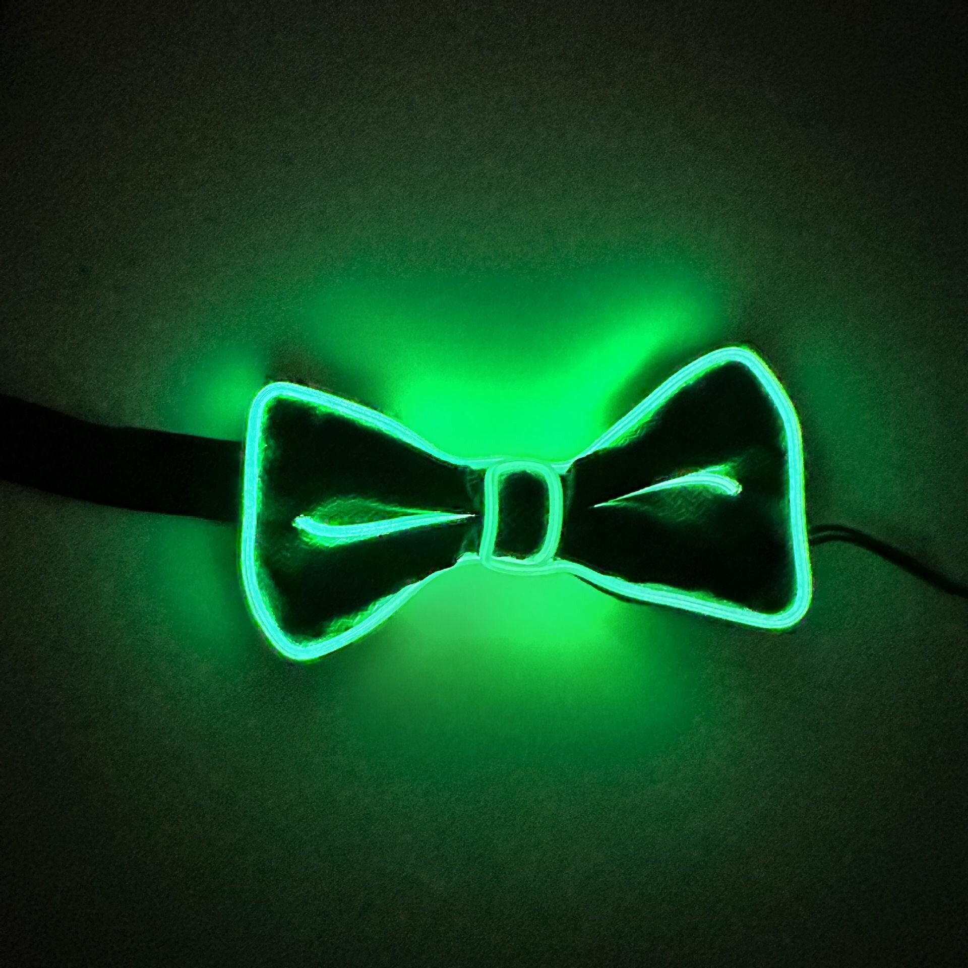 Бабочка неоновая светящаяся в темноте мужская зеленая для корпоративов и праздников, для нового года, подарок на новый год AdeniHouse