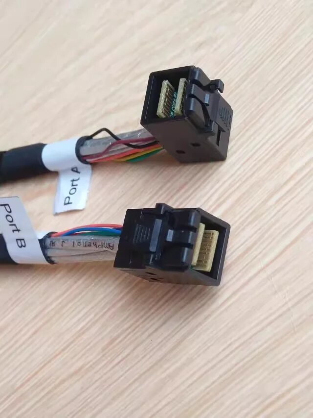 Mini SAS HD SFF-8643 to SFF-8643 angle cable 0,5 m