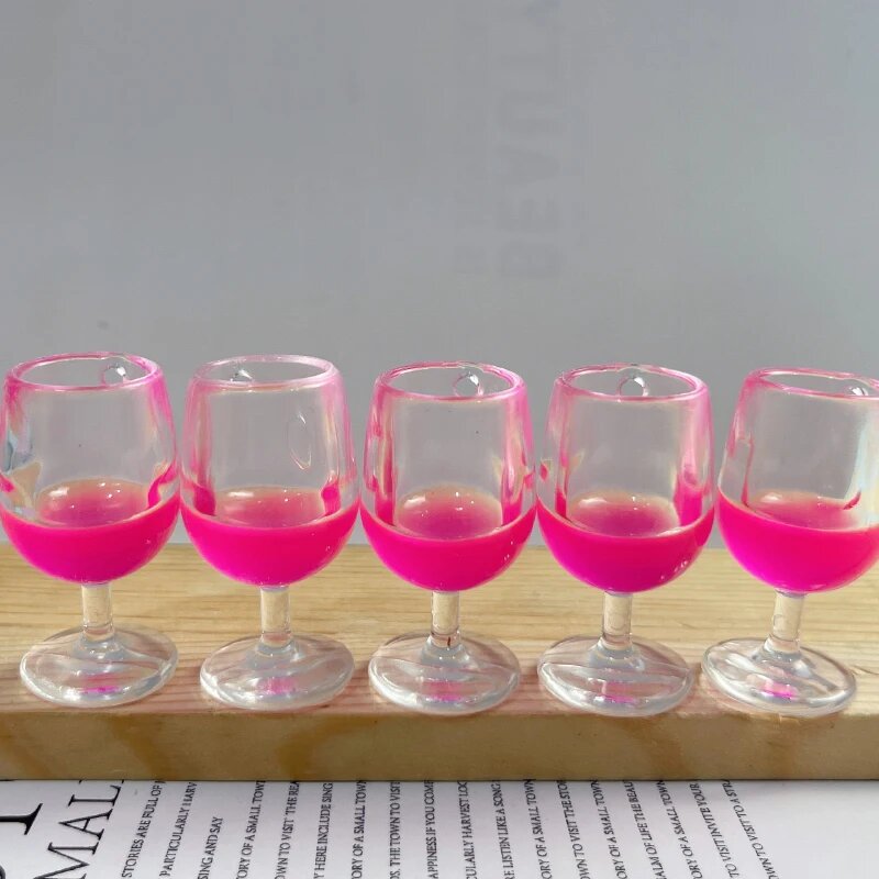 Миниатюрные бокалы для вина из канифоли