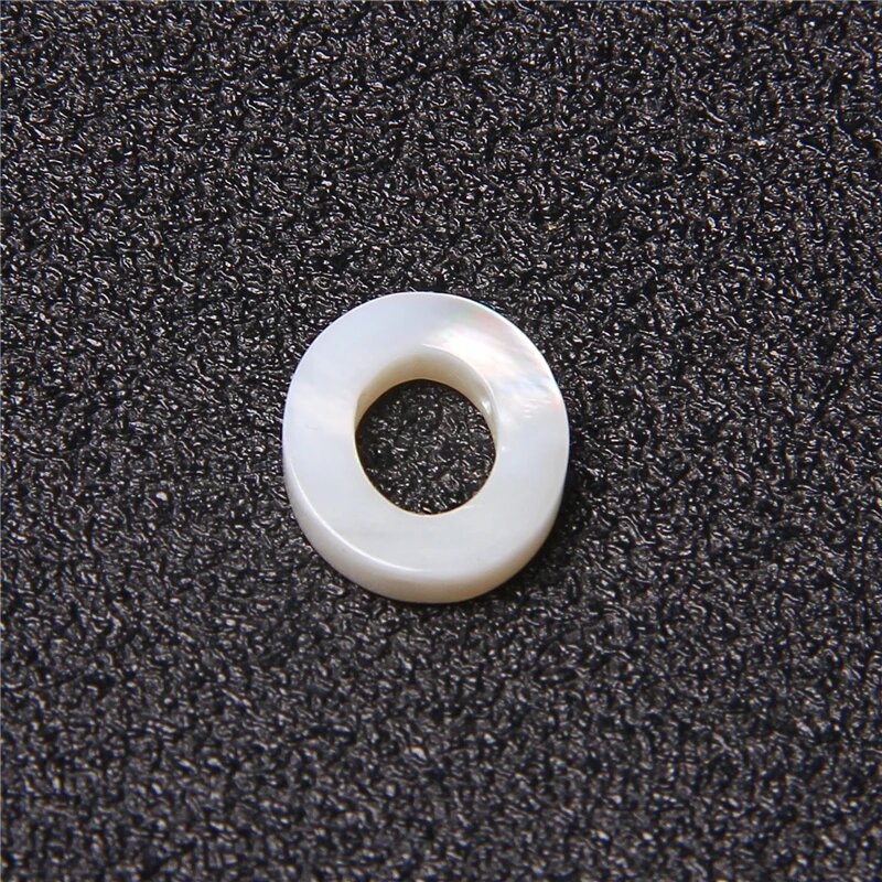 Перламутровые бусины белые O(10x12mm), 2шт