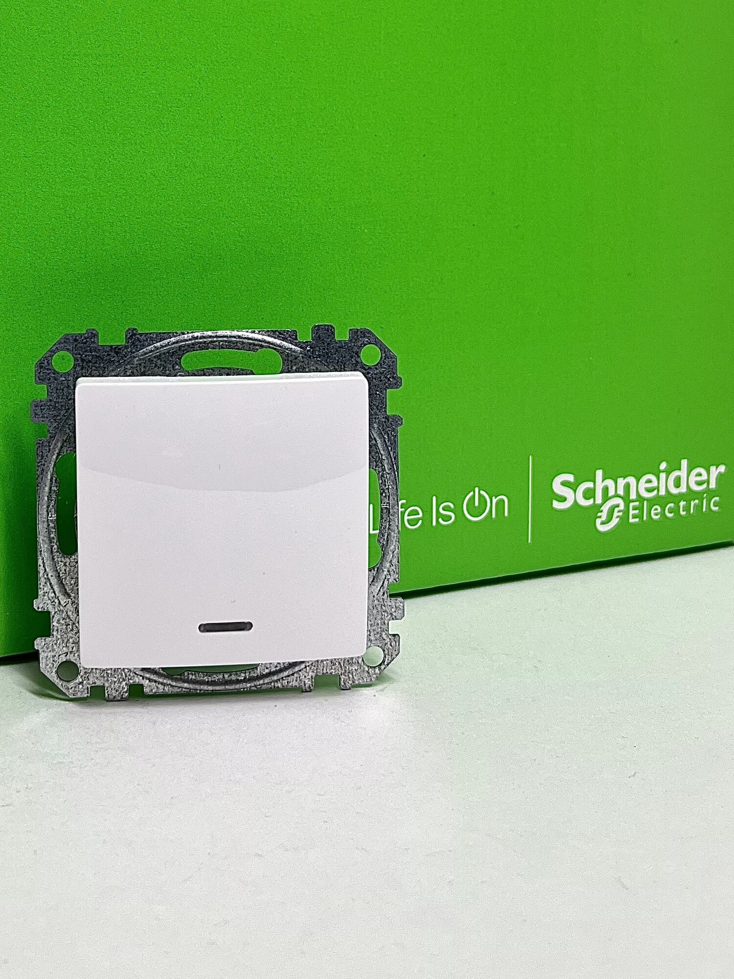 Переключатель 1-клавишный с синей подсветкой, схема 6 10АХ Schneider Electric Sedna Design, белый SDD111106L