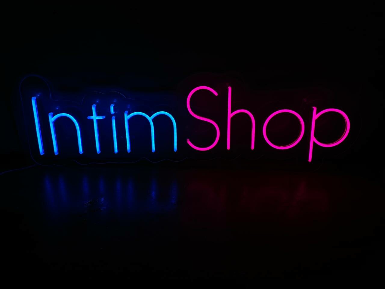 Неоновая вывеска Интим шоп / Размеры: 800х250 мм