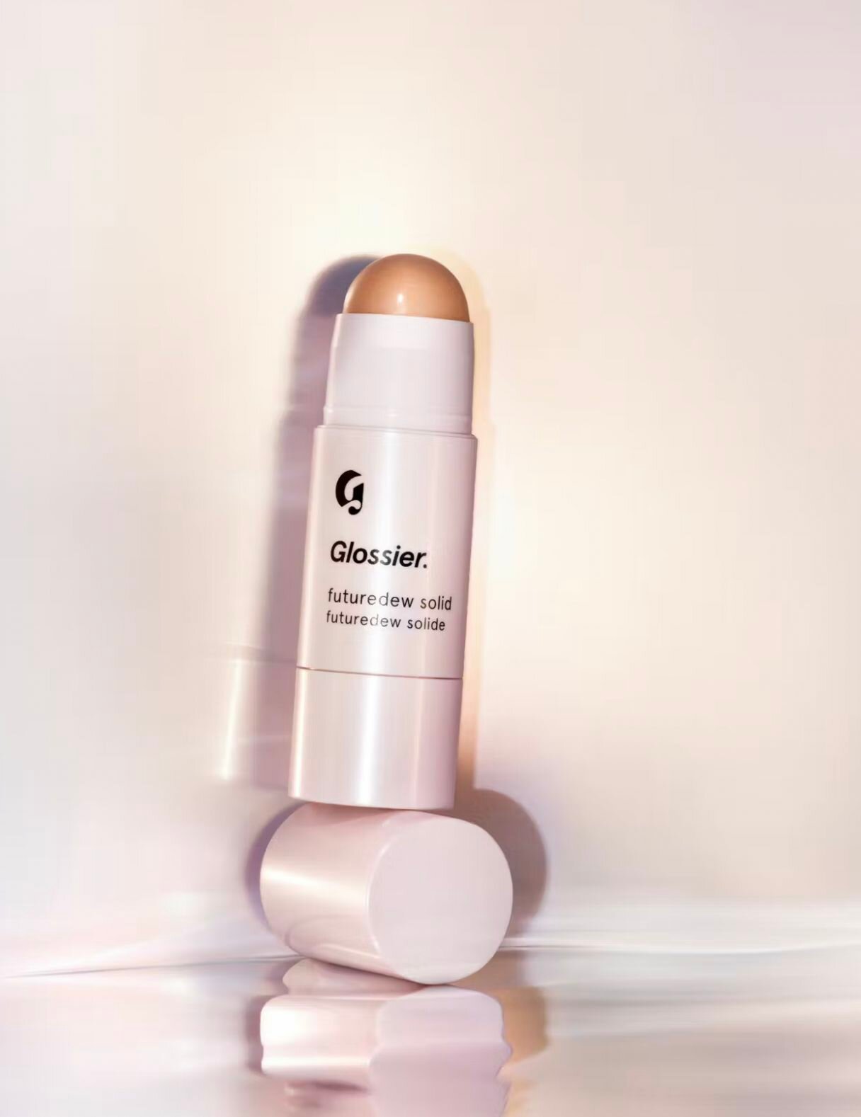 Твердая сыворотка-стик для Осветления кожи FUTUREDEW Glossier