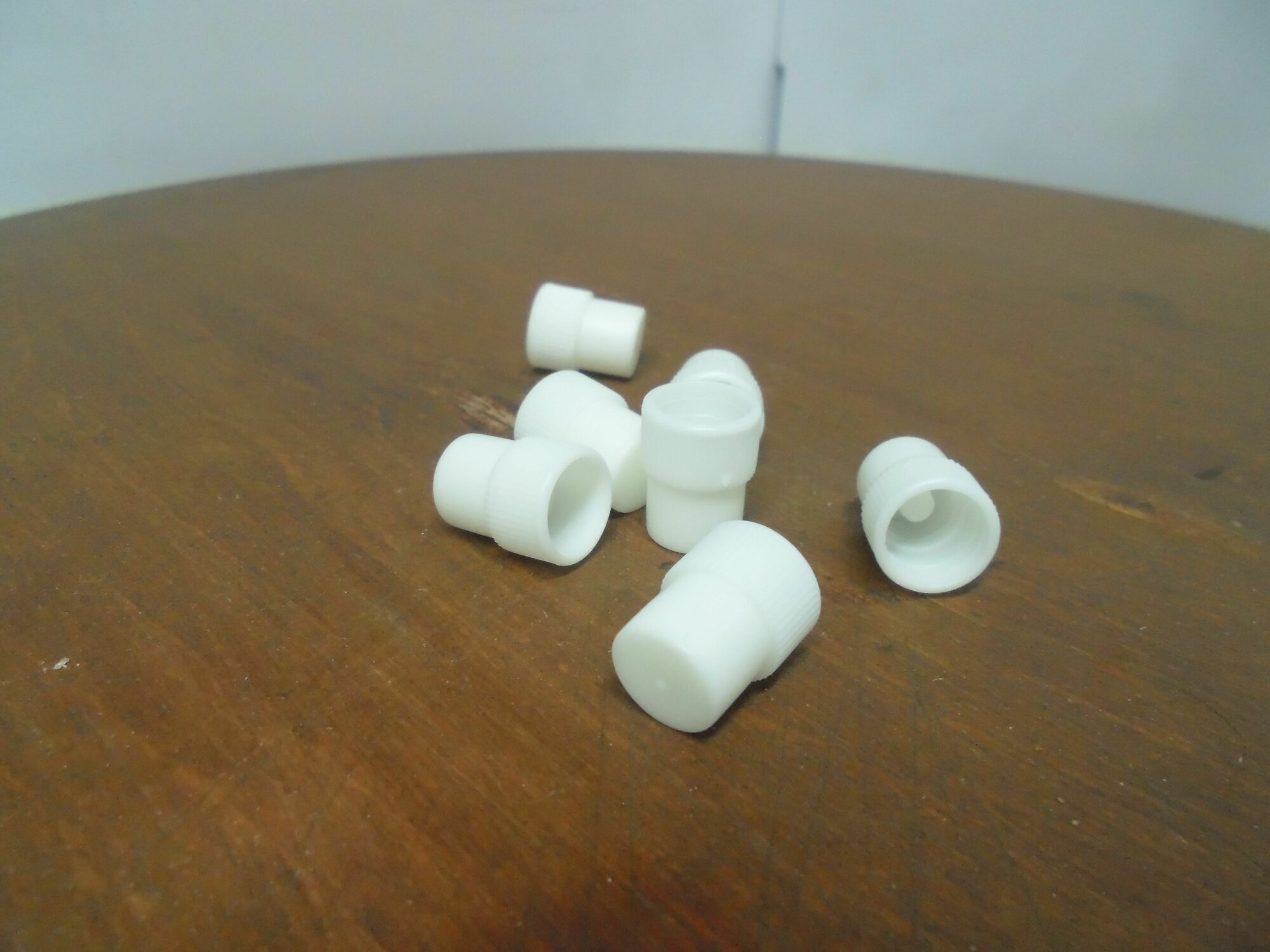 Пробка ПЭ с глухим отверстием к пластиковым пробиркам 12 мм 100 шт