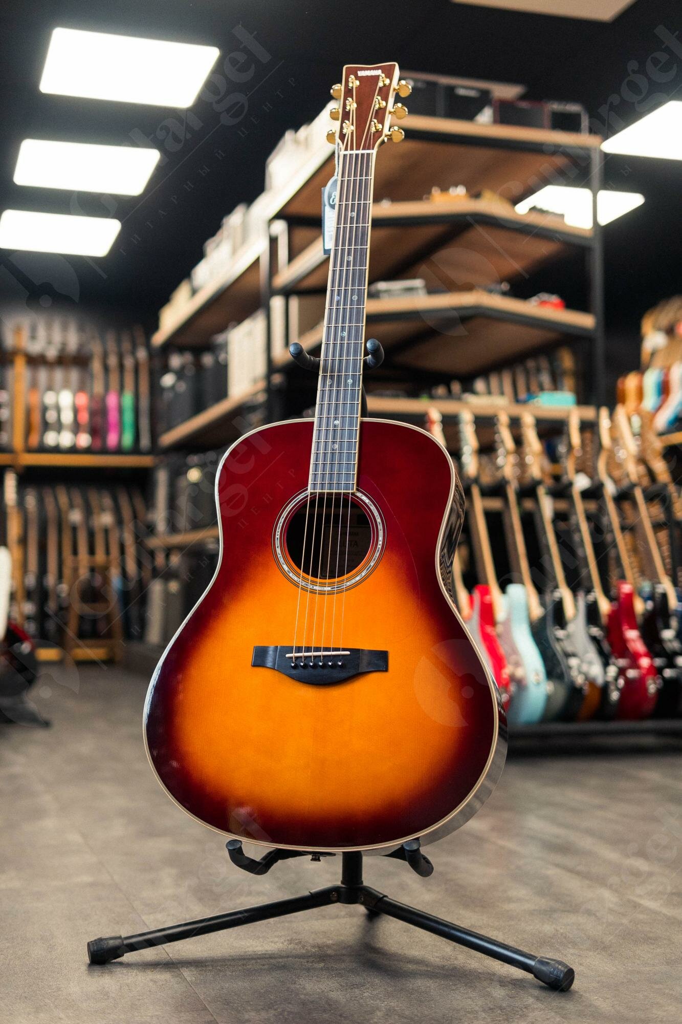 Трансакустическая гитара Yamaha LL-TA BS с чехлом