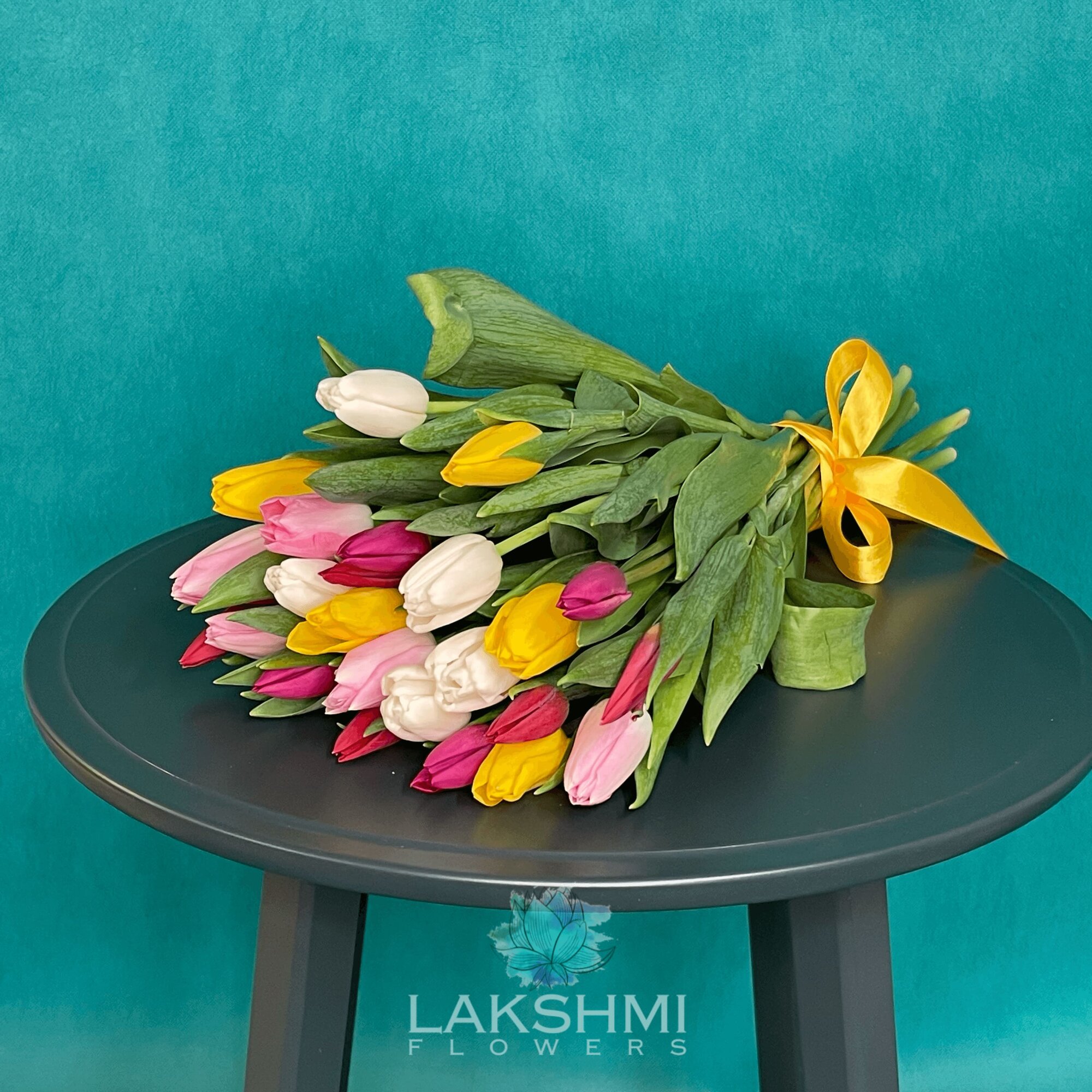 25 тюльпанов микс / Букет из 25 разноцветных тюльпанов под ленту