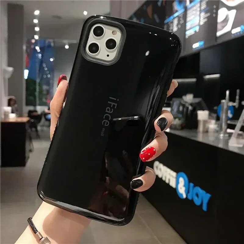 Черный глянцевый чехол iFace Mall для iPhone 15
