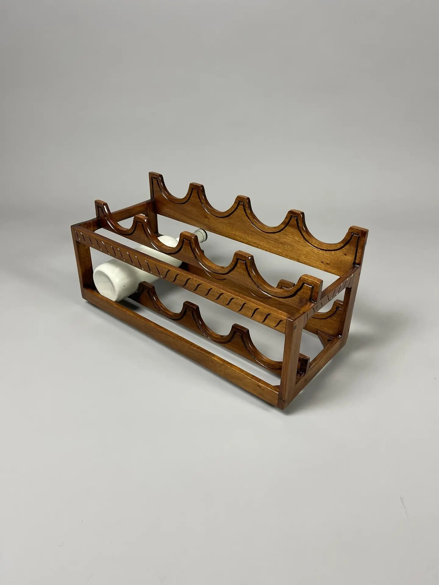 Интерьерная подставка для бутылок от DOMKORLEONE, красное дерево (mahogany wood), цвет орех NAA (светло-коричневый)