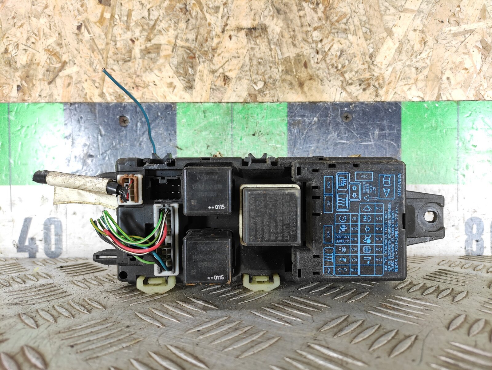 Блок предохранителей салонный MITSUBISHI Space Star 1998-2004 MB953355