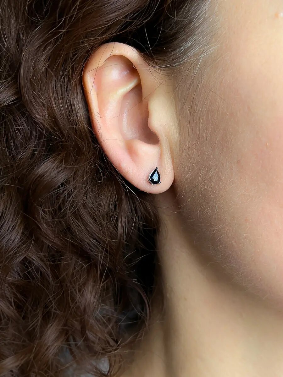 Серьги пусеты, белое золото, 585 проба, родирование, сапфир