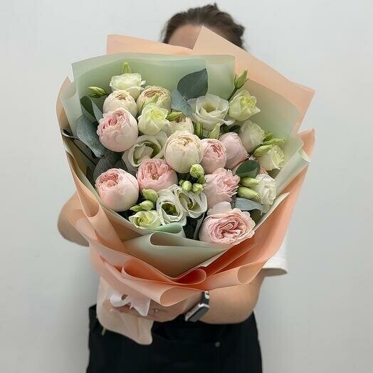 Букет Boom Bouquet, роза, эустома, ветви эвкалипта, упаковка пленка