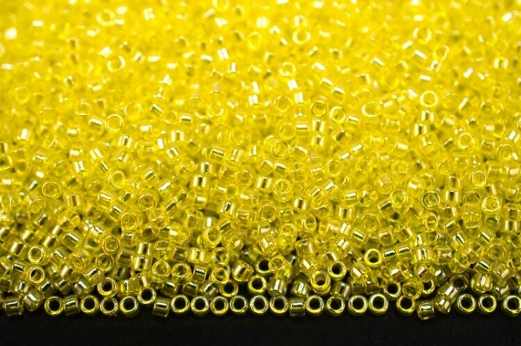 Бисер японский TOHO Treasure цилиндрический 11/0 #0102 лимон, глянцевый прозрачный, 5 грамм